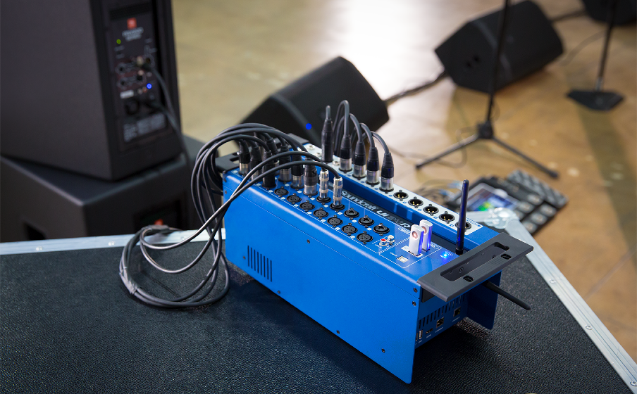 Ui24R | Mixer digital de 24 canais/gravador multi-track com USB e ...